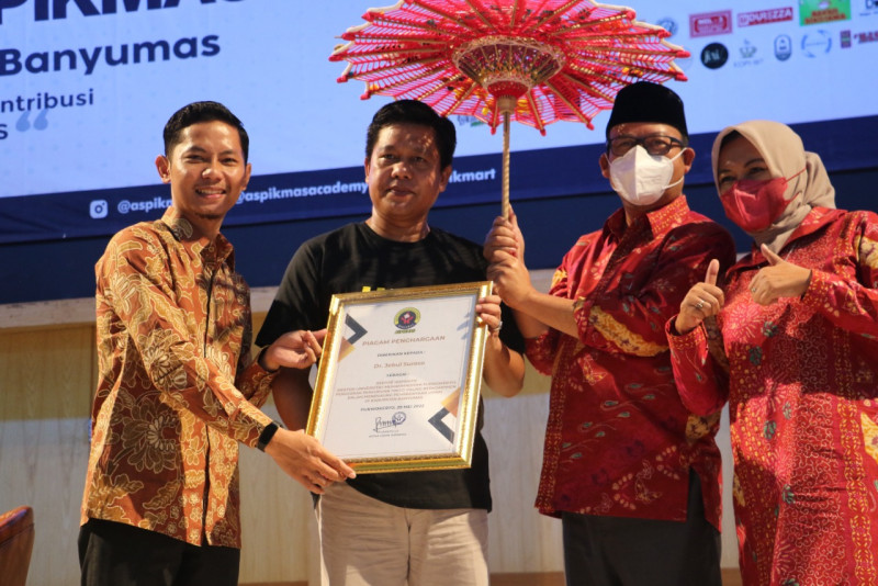 UMP Rumah UMKM, Dr Jebul Suroso Dinobatkan Rektor Inspiratif Paling ...